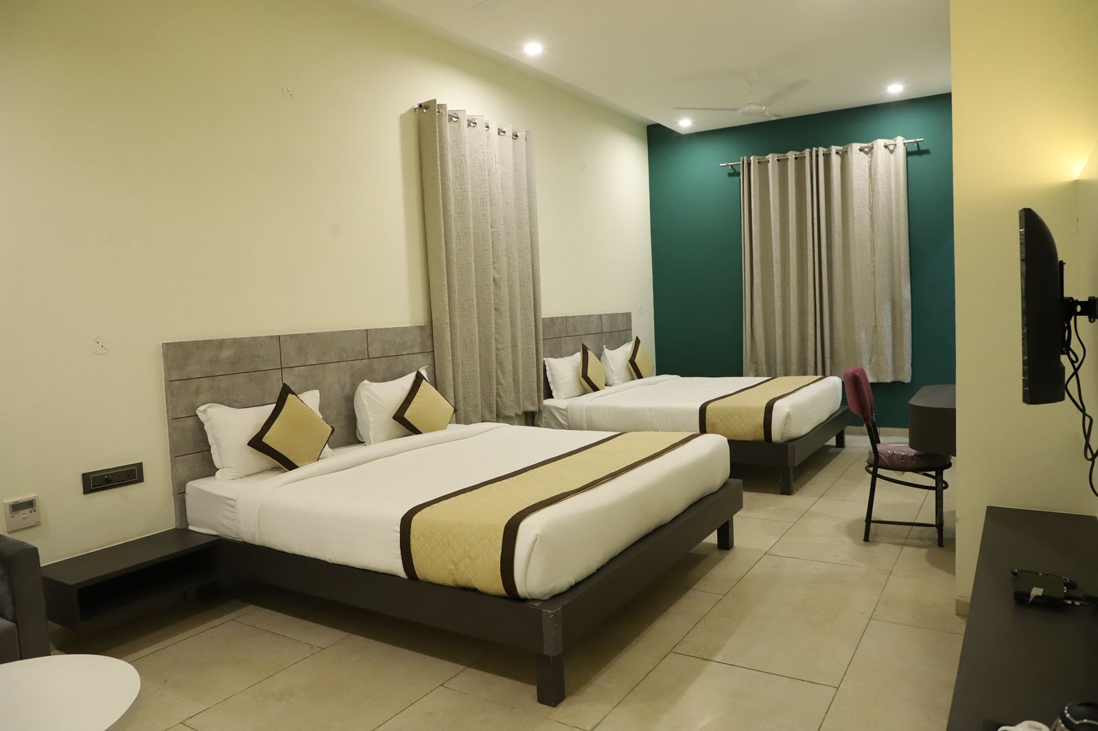 Piyush Hotels